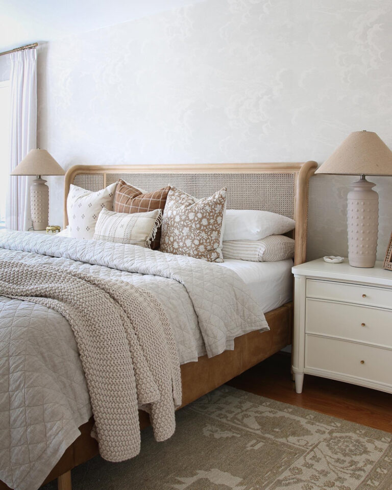 How to Get That Fluffy Bed Look - Stefana Silber